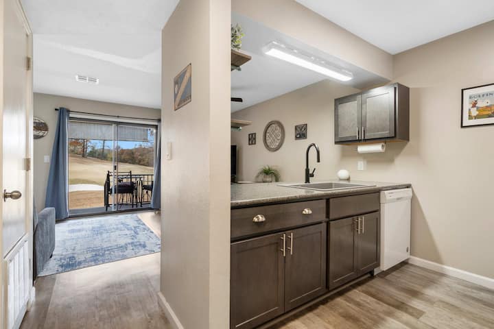 Greenside Retreat: Pointe Royale - Branson's Wild World, Branson