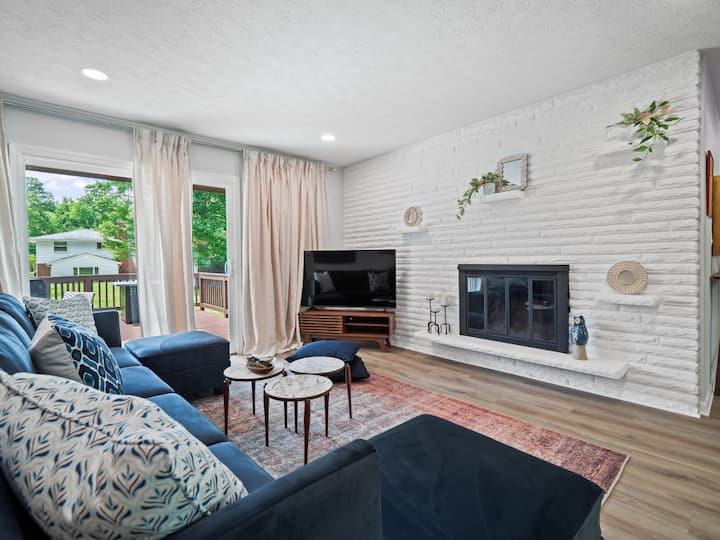 Game Room - Deck - Large Professional Design - Berea, OH