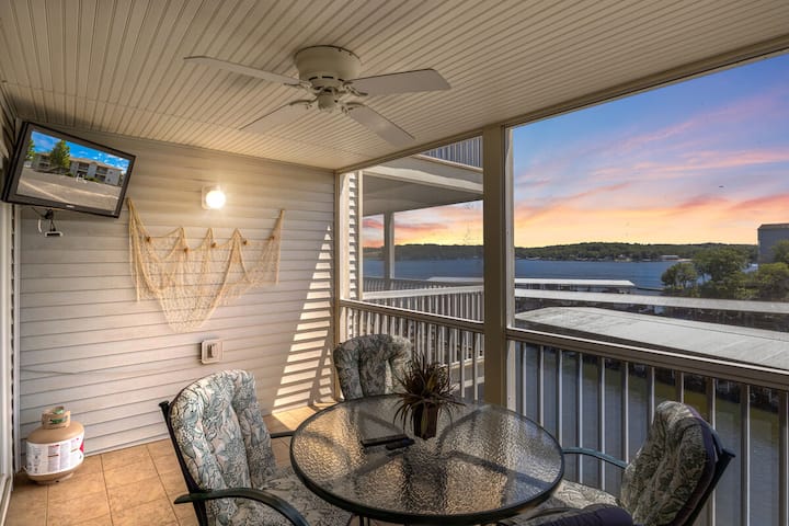 Games, Lake Views, Ease Of Access, Family-friendly - Sunrise Beach, MO