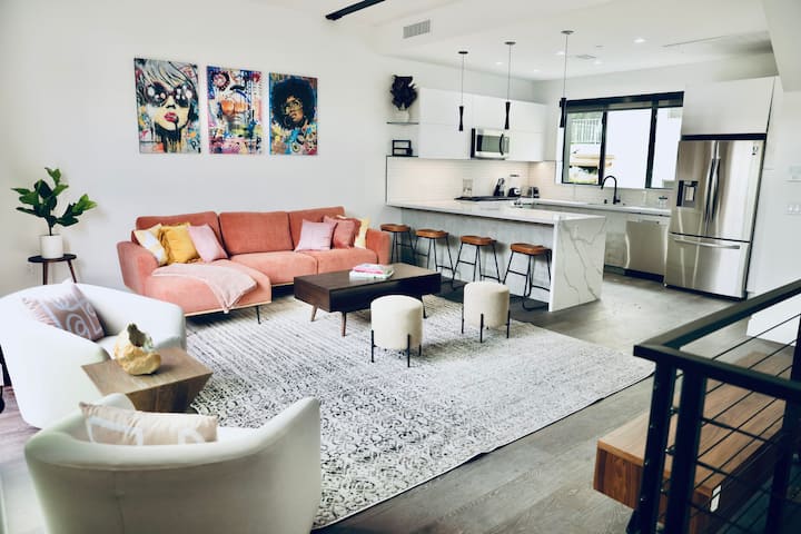 Casa Rosada By Oraklus - Santa Monica, CA