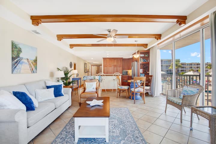 Beachfront Condo W Ocean Views And Pool - Tybee Island, GA