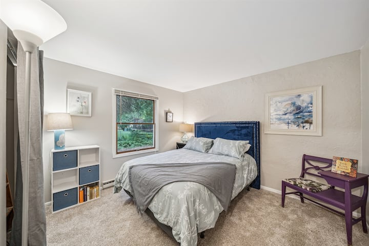 Daffodil House - Large 6 Bedroom Accessible Rental - Stillwater, MN