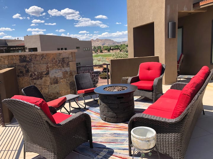 Luxe 4br W/ Canyon Views - 3 King Beds & Hot Tub - St. George