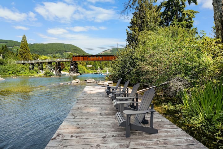 Charming Suite At Riverside Boutique Motel  Unit 4 - Lake Cowichan