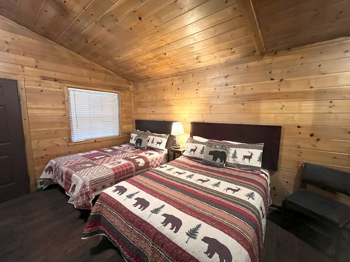 Peaceful 2 Bdrm W/ Hot Tub Suite - Bear Manor #14 - Big Bear Lake, CA