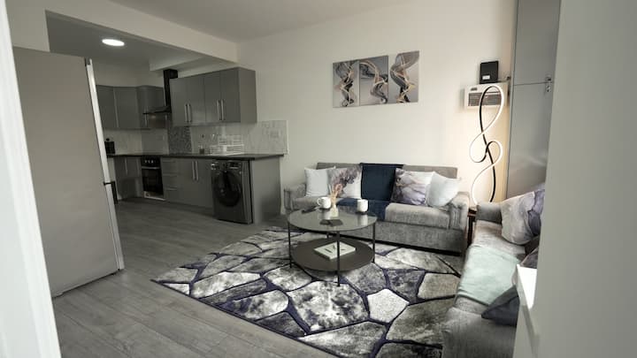 Luxury 3 Bedroom House In Wolverhampton - Wolverhampton