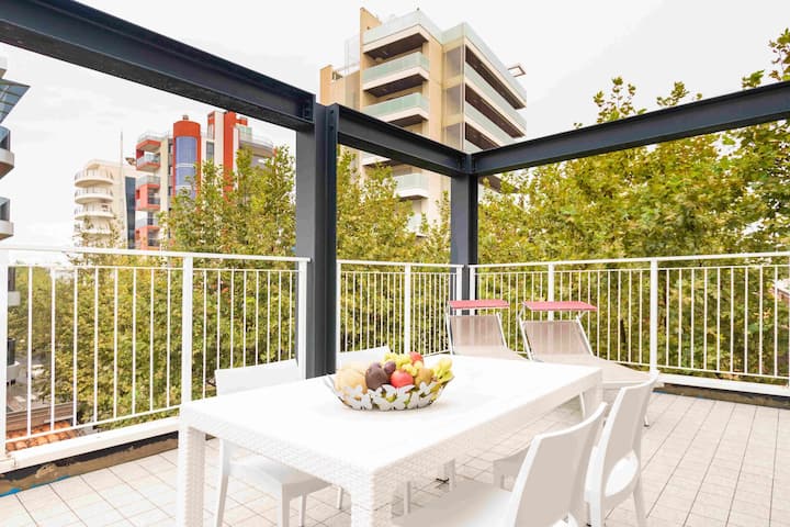 Détendez-vous Sur La Terrasse De Notre Appartement - Lignano Sabbiadoro