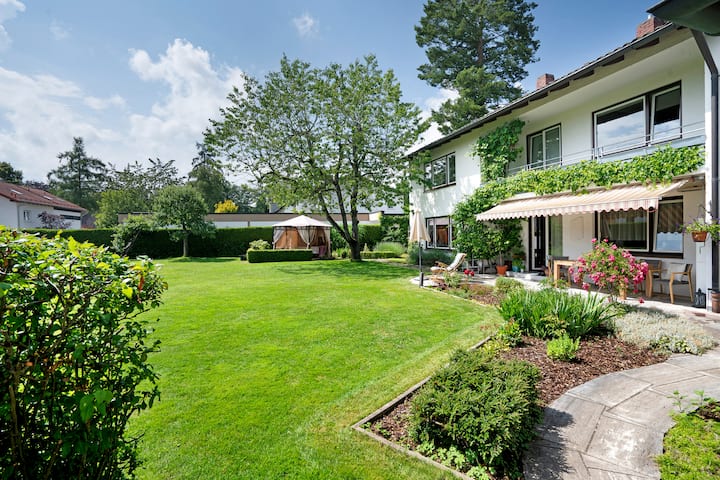 Großes Apartment Mit Gartennutzung - Unterhaching