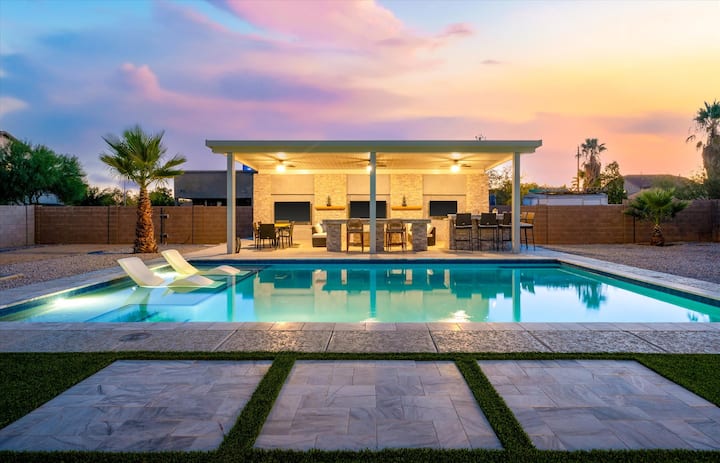 Backyard Oasis~ Heated Pool~ Game Room~ Gazebo -