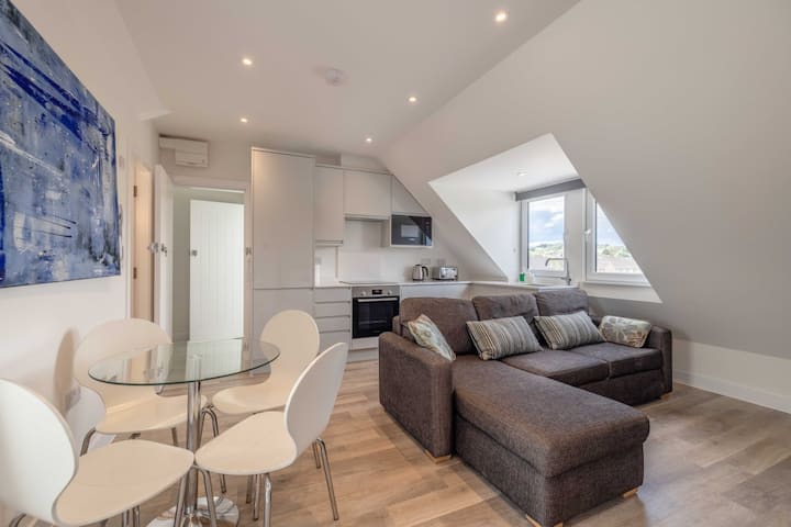 New 2-bed Loft Apartment In Windsor With Parking - Slough