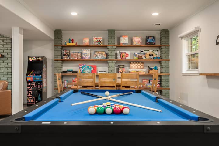 Raleigh House 5 Bedroom 3 Bath Sleeps 14 Game Room - North Carolina