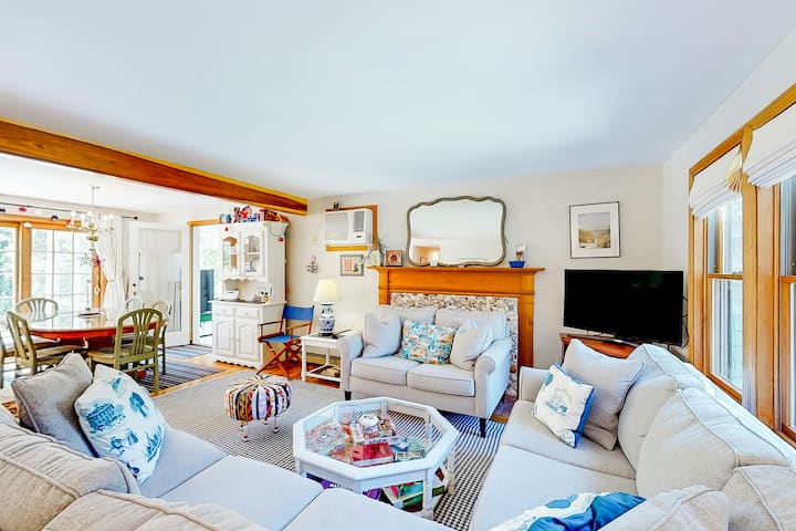 5br Near Beach With Spacious Yard, W/d, & Games - Wellfleet, MA