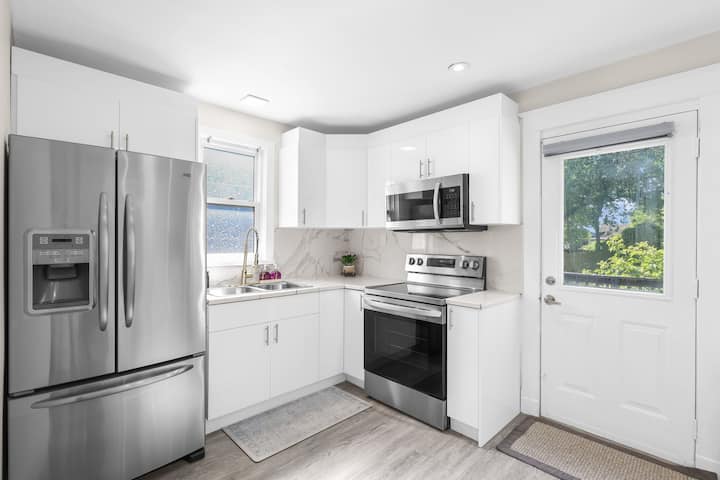 Niagara Falls Home - 3br + Parking! - Niagara Falls