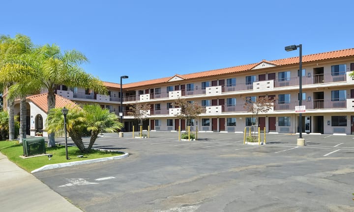 Well-placed Hotel Near The Sights - San Diego, CA