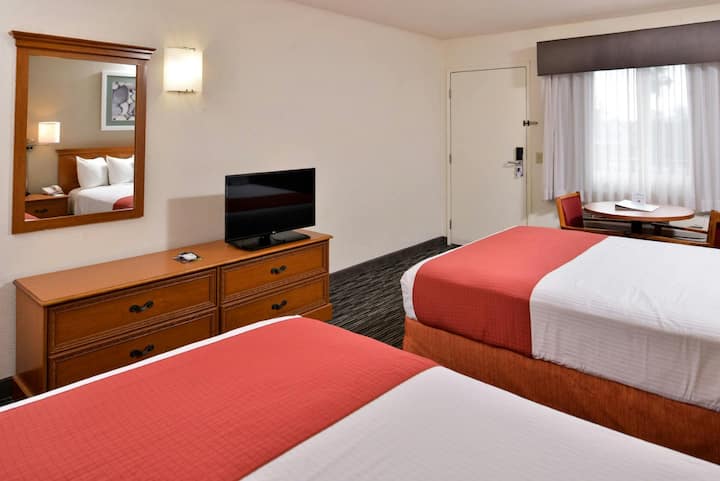 Well-placed Hotel Near The Sights - San Diego, CA