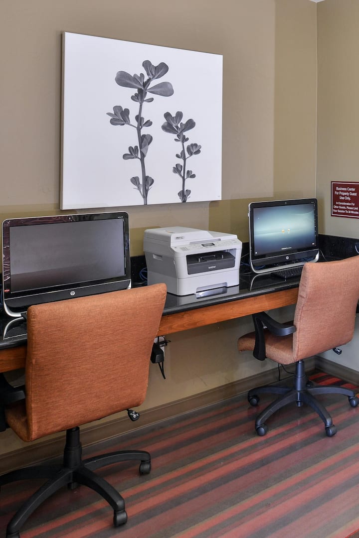 Smart Perks Like Free Wifi And Parking - San Diego, CA