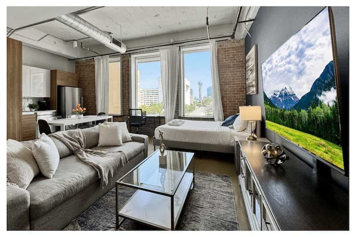Upscale 2br | Downtown Dallas | Fits 14 | Parking - Greenland Hills - Dallas