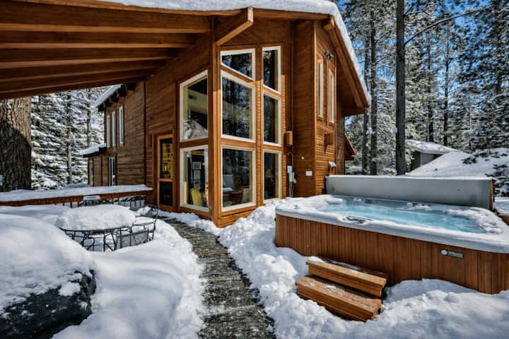 Ramshorn Basecamp: Hot Tub, Arcade, King Beds - Truckee, CA