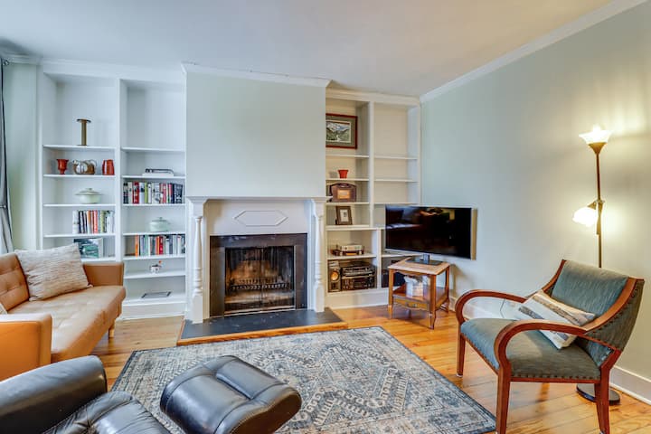 Walk To Old Town: Chic Alexandria Abode W/ Patio! - Alexandria, VA
