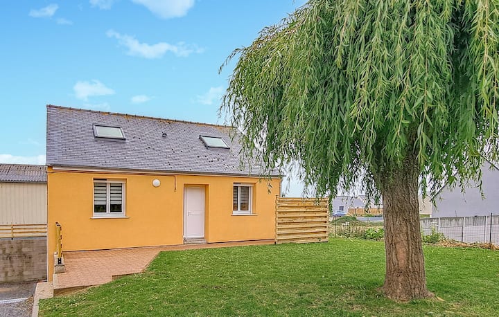 3 Bedroom Beautiful Home In Lessay - Lessay