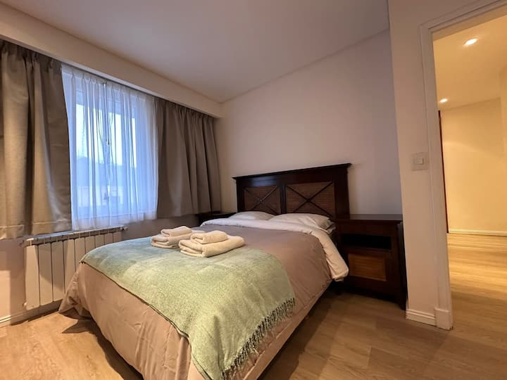 Central Apartment W/ Spacious Living Area & Balcon - Ushuaia