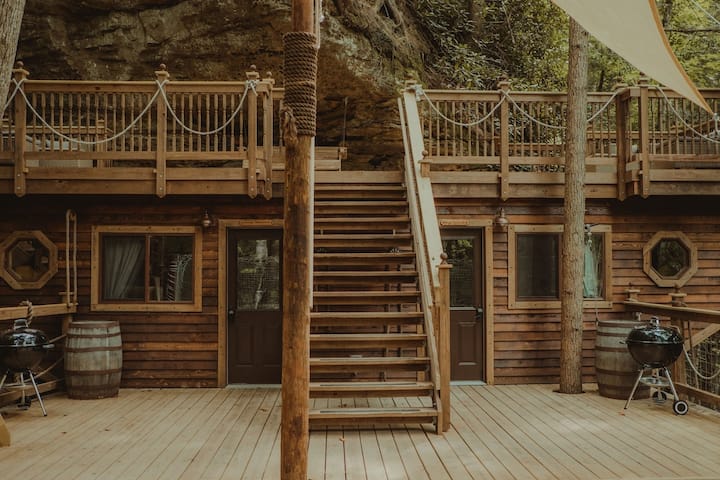 Pirate Ship Cliff House - Slade, KY