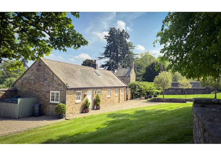 Traditional Cottage Sleeps 4 - Mold