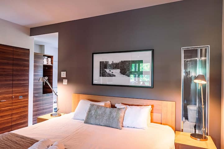 Lakefront, Mountain View - Resort Access Loft - Laurentides