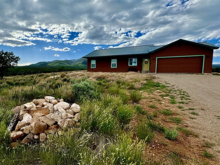 Yellow Door Retreat I Mountain Views I Privacy - Medicine Lake, Moab