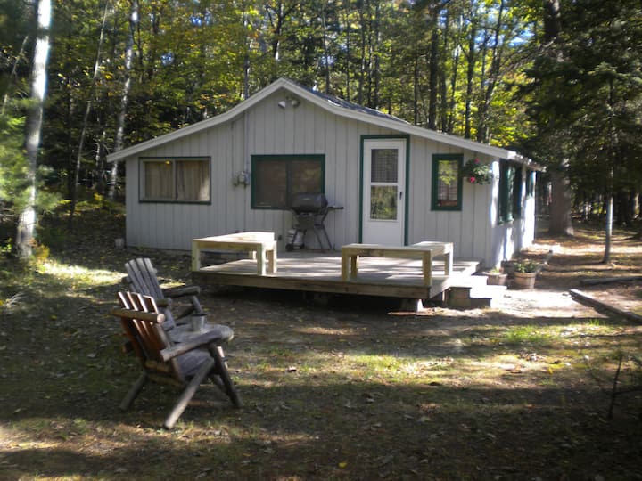Cozy Cabin In Glen Arbor W/ Crystal River Frontage - Glen Arbor, MI