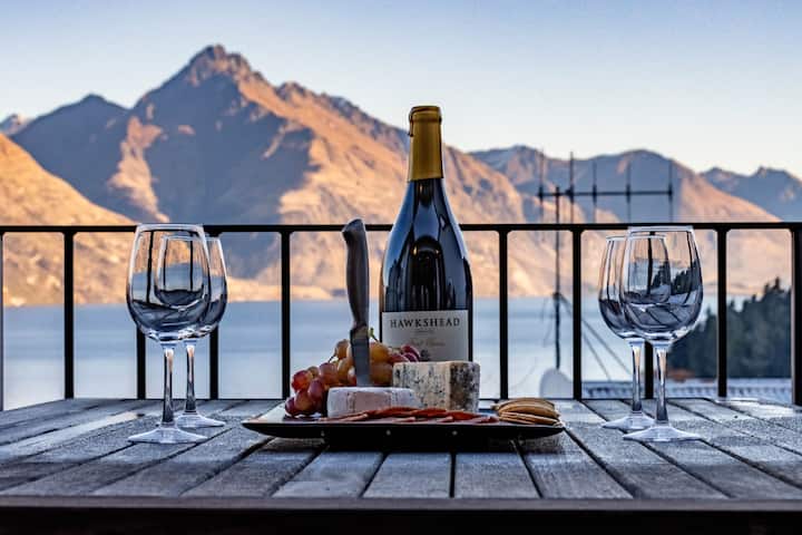 Spacious Central Executive Apartment - Arrowtown