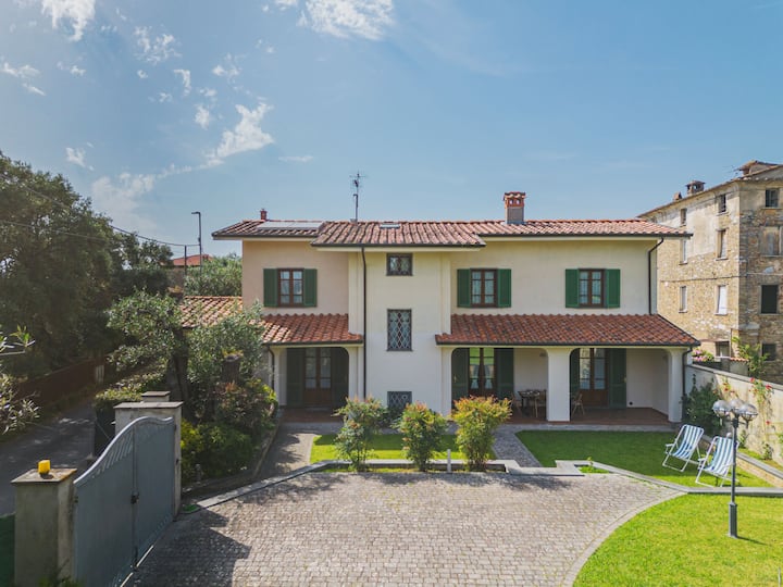 Villa Giuliana By Interhome - Viareggio