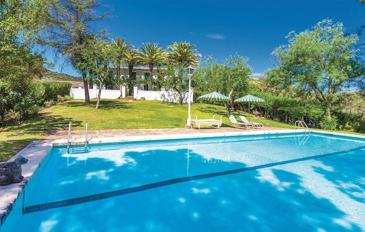 Gorgeous Home In Higuera De La Sierra - Cala