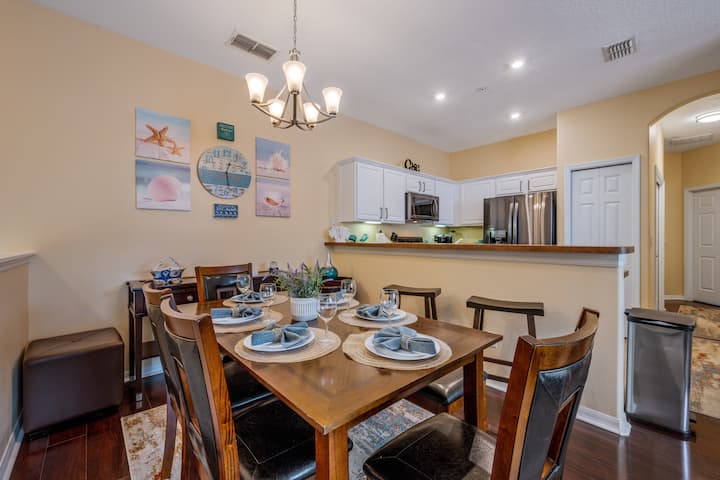 2819 - Cozy Condo Near Disney W/ Pool & Balcony - Florida