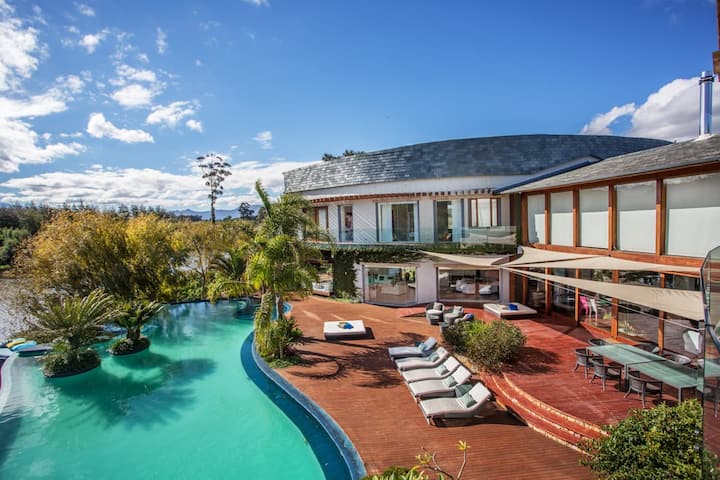 Modern House In Opulent Setting - Grabouw