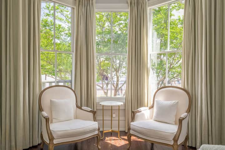 Mirabelle 2 - Heart Of Downtown, Cathedral Views - Savannah, GA
