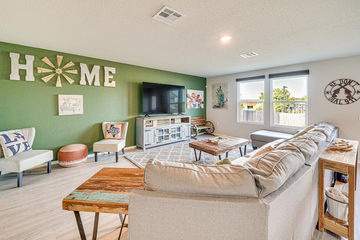 10 Mi To Dtwn: Spacious San Antonio Home! - Universal City, TX