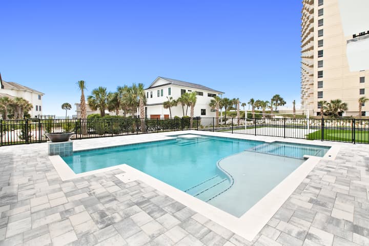 The Brady Bunch House - Your Nostalgic Getaway - Miramar Beach, FL