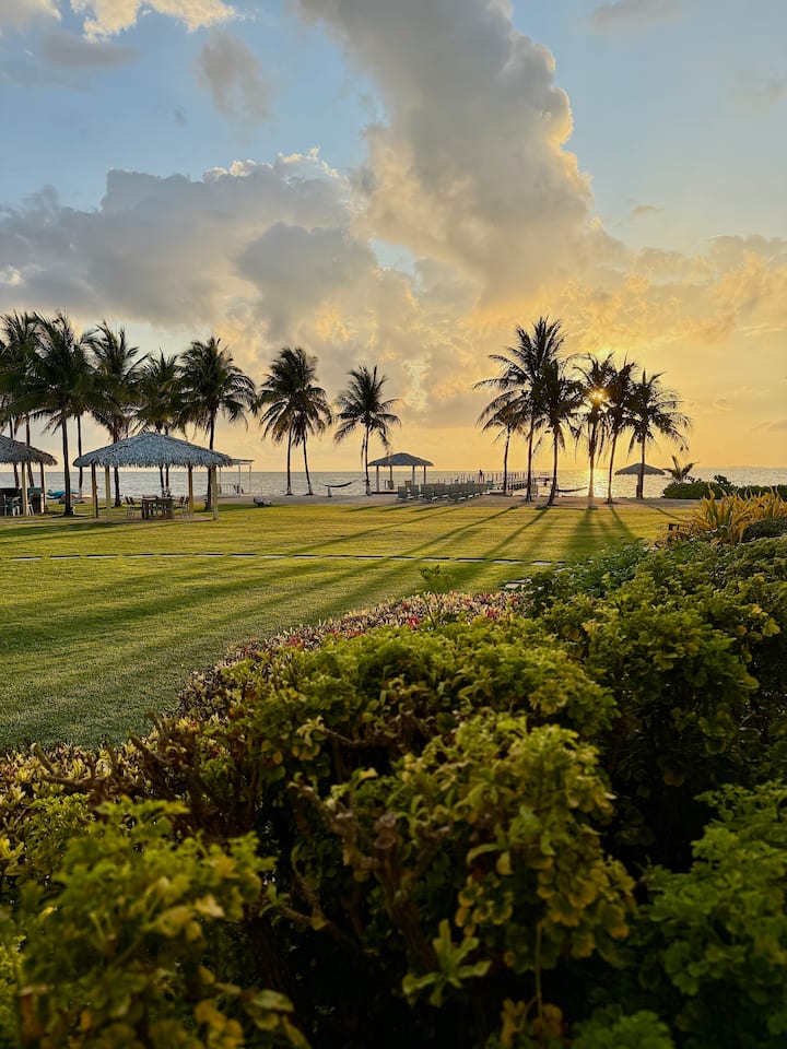 Rare Gem! 3 Units In Quiet Oceanfront Property! - Cayman Islands