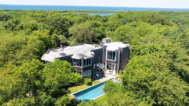 4br/3.5ba: Heated Pool, Open Layout, Modern Design - Montauk, NY