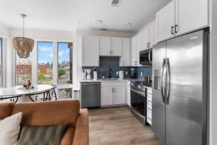 Modern East Nash Condo • 1 Mi To Stadium • Parking - Nashville, TN
