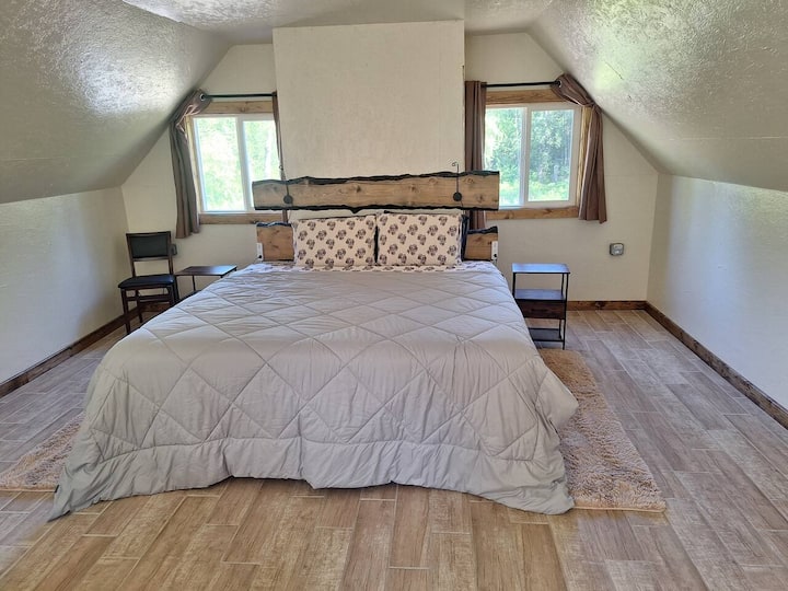 Homestead Cabin East - Talkeetna, AK