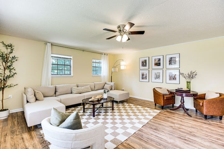 Family-friendly Huntsville Home W/ Spacious Yard - 헌츠빌