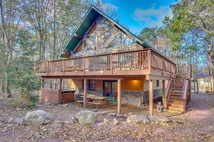 "Arrowhead" Near Lake/ Beach, Pool Table, Hot Tub - Pocono Mountains, PA