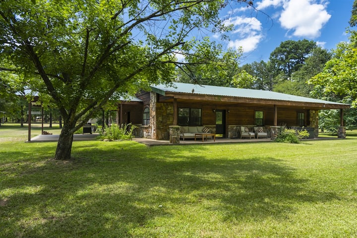 Relaxing Farmhouse Getaway | Pool & Pickleball - Choctaw Casino Idabel