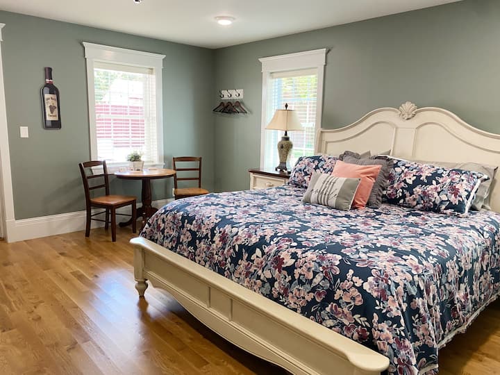 Riverfront Boutique Inn In Downtown Hermann! - Hermann, MO