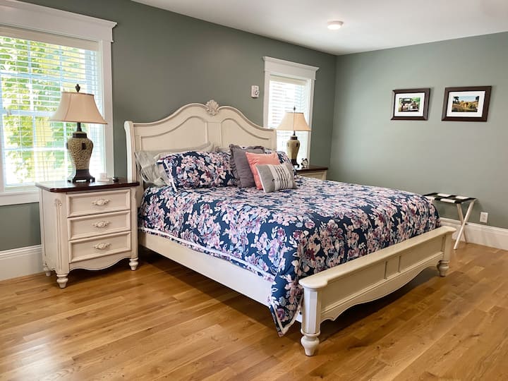 Wharf Street Riverfront Inn - Courtyard Suite 103 - Hermann, MO