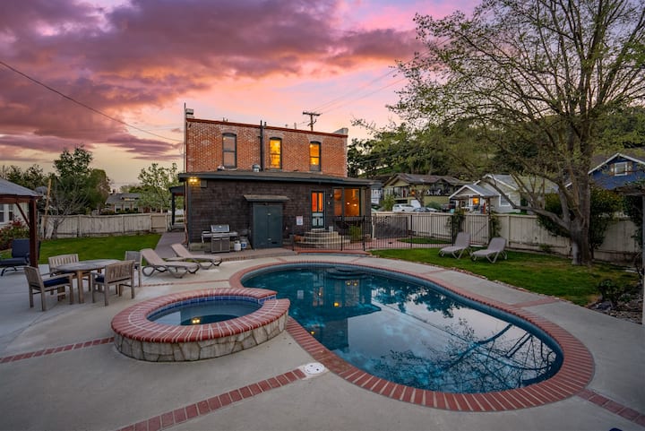 Tolle House: Sip, Swim & Savor Your Historic Paso Robles Getaway- Pool & Hot Tub - Paso Robles, CA