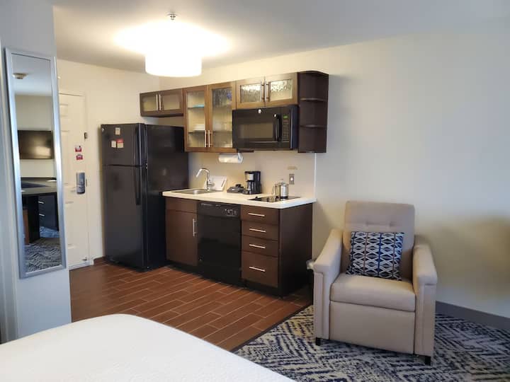 Fuss-free Stay | Golf. Fitness Room. Pet-friendly. - Lake Charles, LA