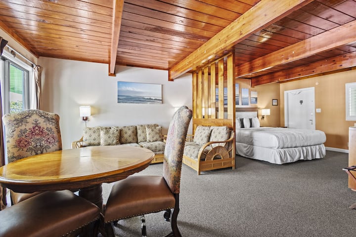 Fort Pierce Oceanfront Inn- Suite- King Bed #6 - Fort Pierce, FL